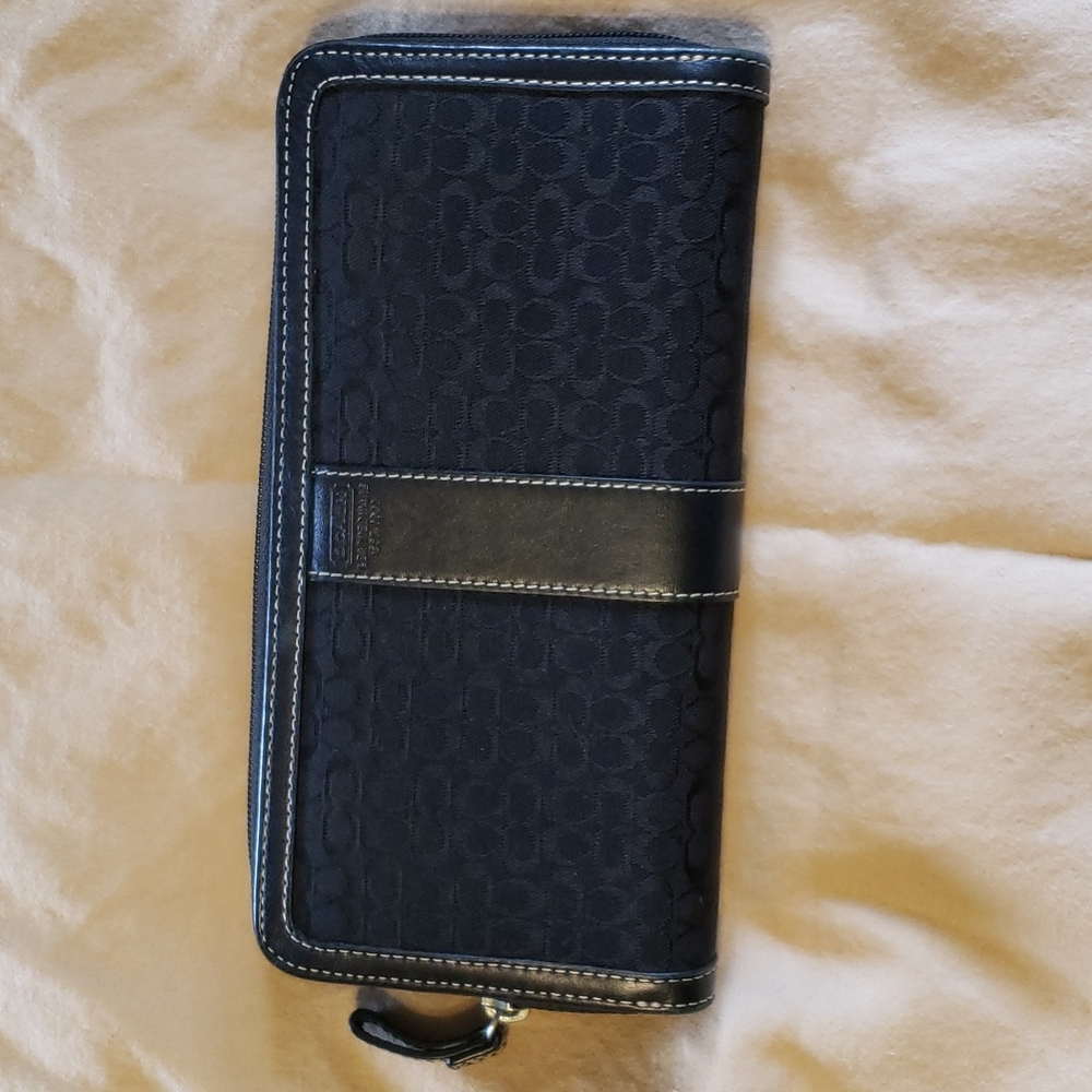 Coach Accordion Zip Wallet Black Signature Canvas And… - Gem